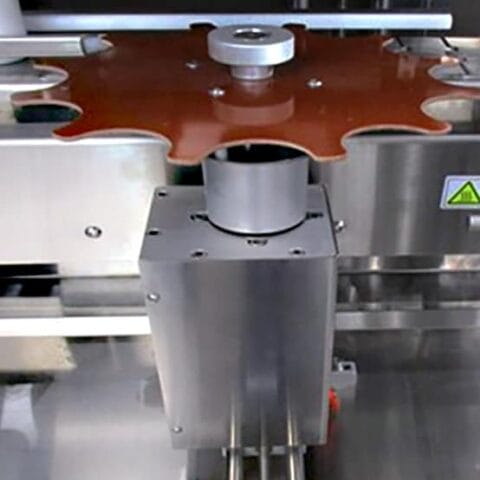 Neck and Full Body Shrink Labelers For Accurate Labeling